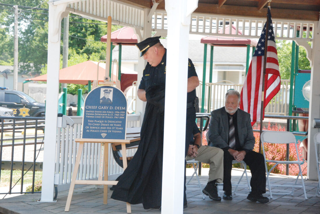 Honoring ‘The Chief’: Vienna, law enforcement laud late Police Chief ...